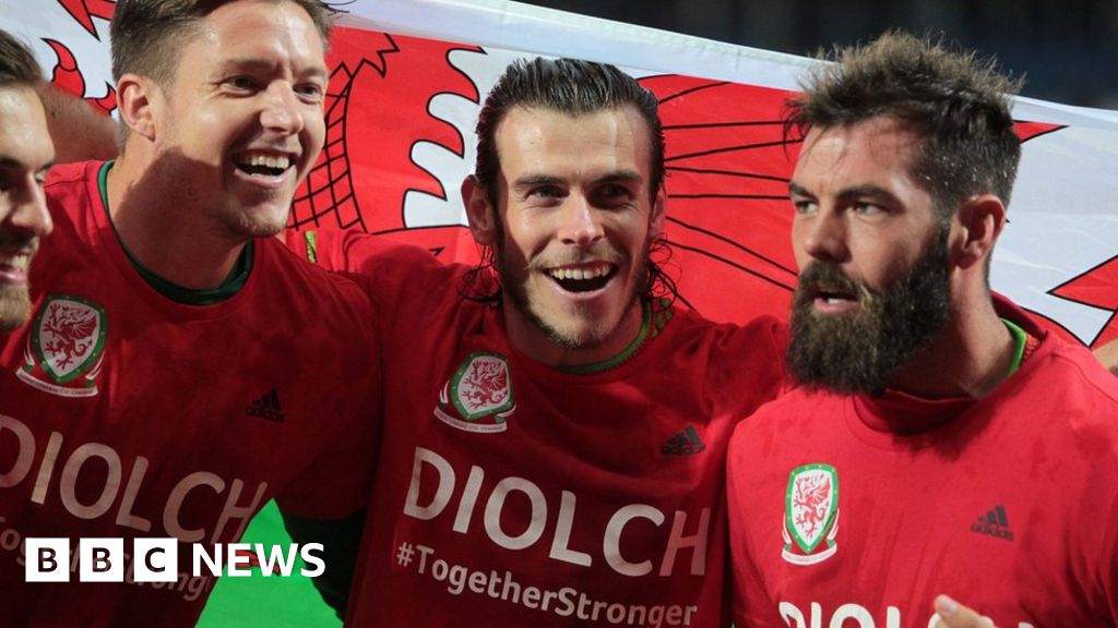 Big screens in Swansea and Cardiff to show Wales Euro 2016 games - BBC News