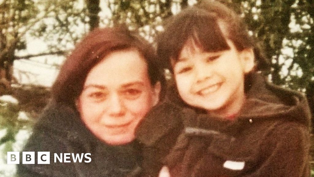 Mia Ayliffe-Chung feared 'sexual exploitation', mother says - BBC News