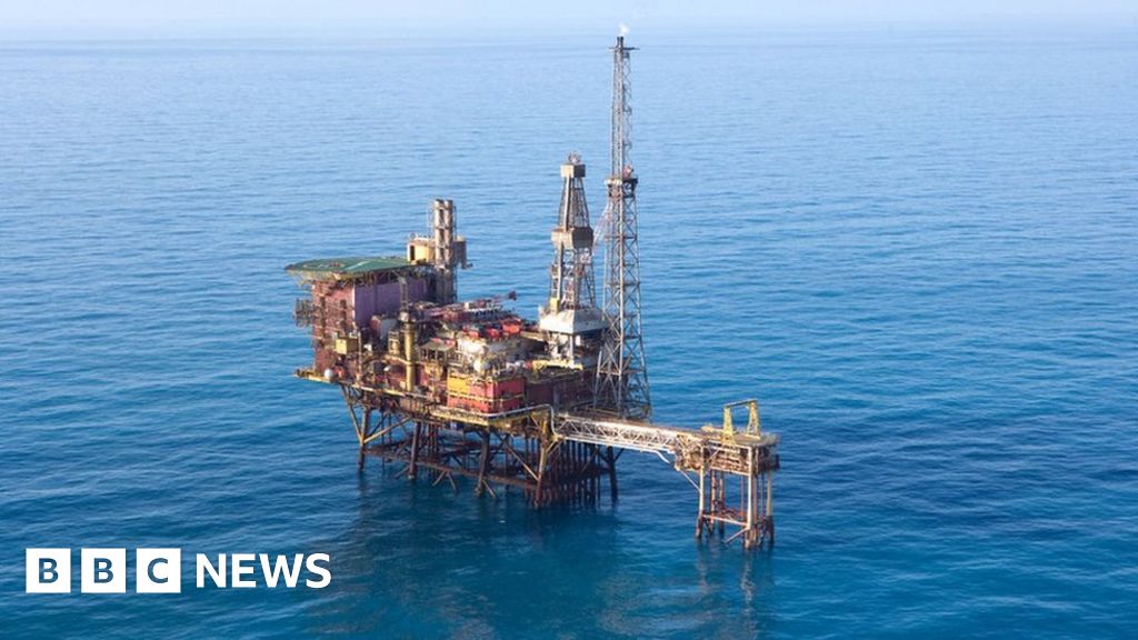 North Sea workers begin strike action over pay - BBC News