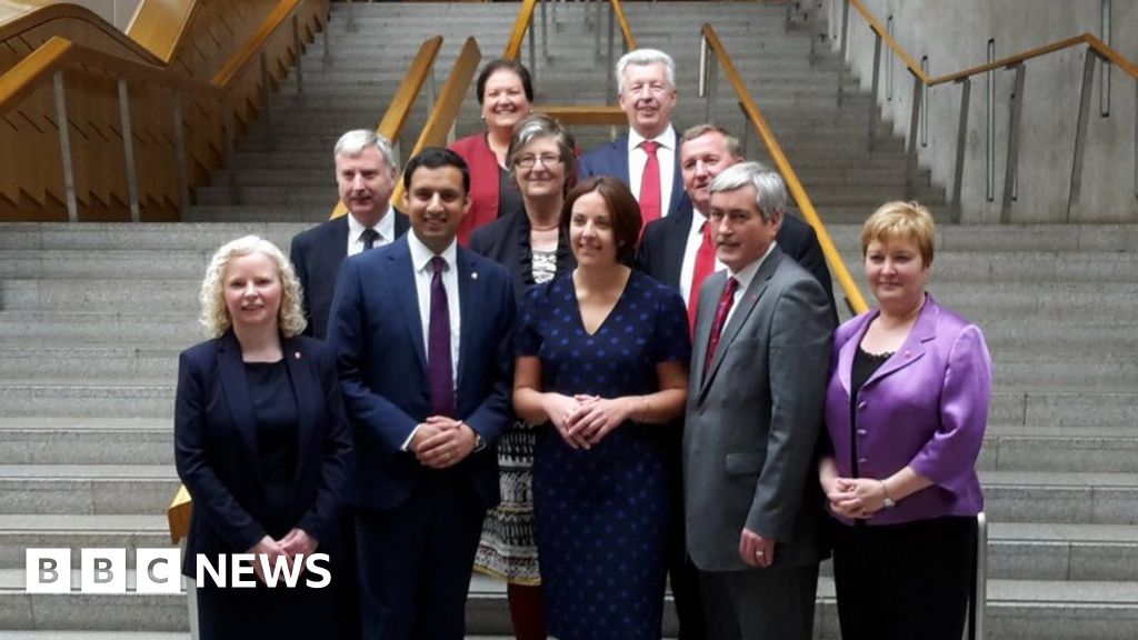 Scottish Labour unveils Holyrood front bench team - BBC News