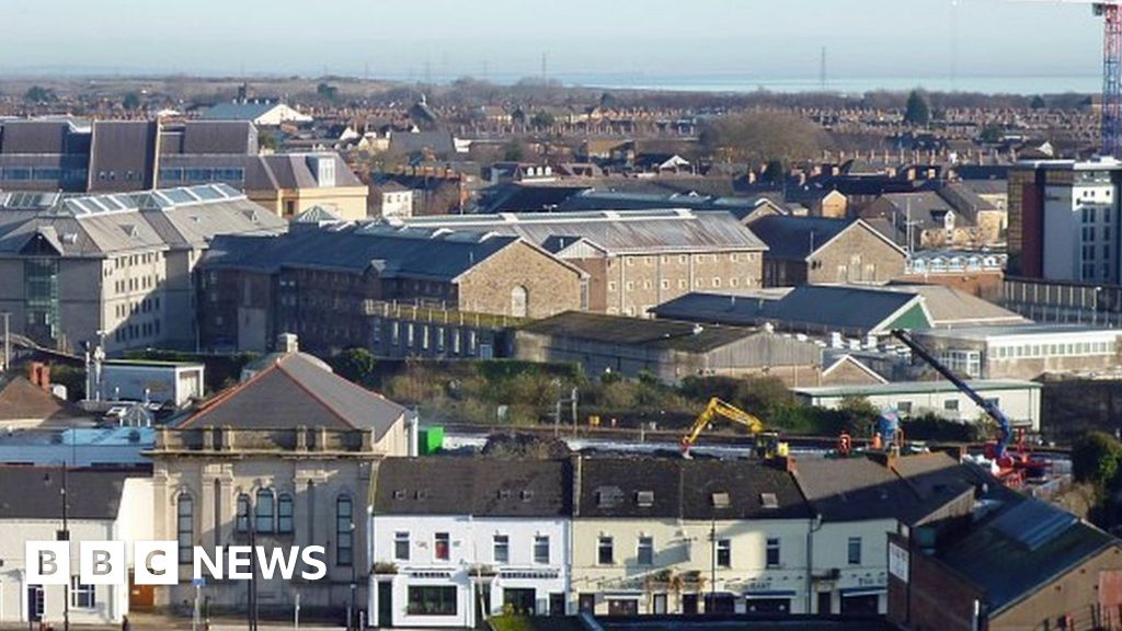 Cardiff prison stable but needs to tackle drugs, report says - BBC News