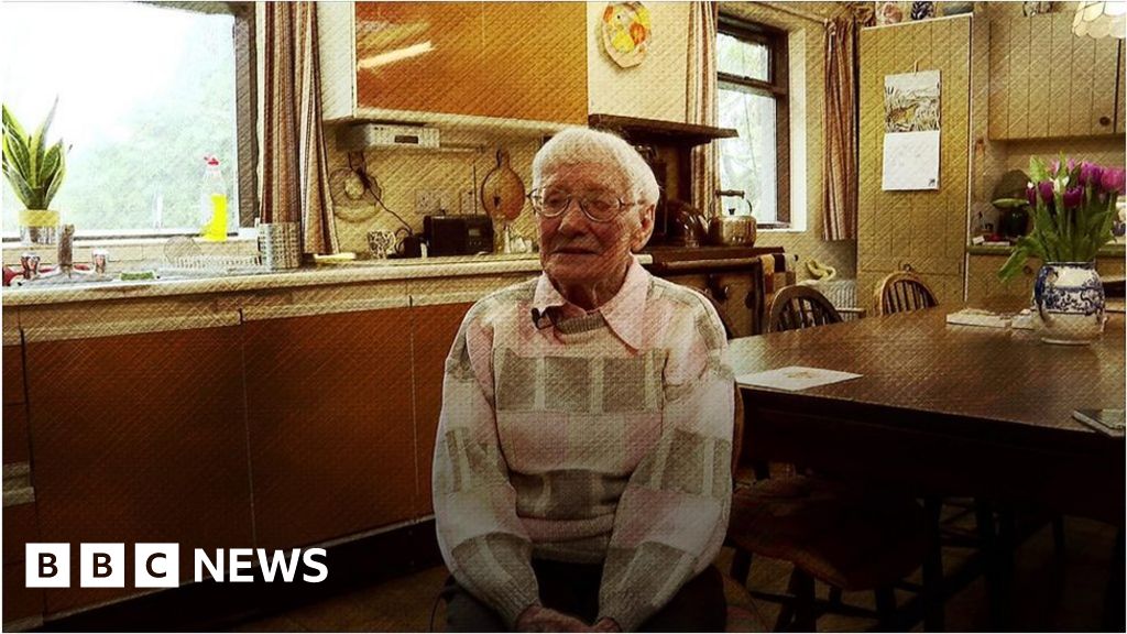 'We boiled our cans over the fire' - BBC News