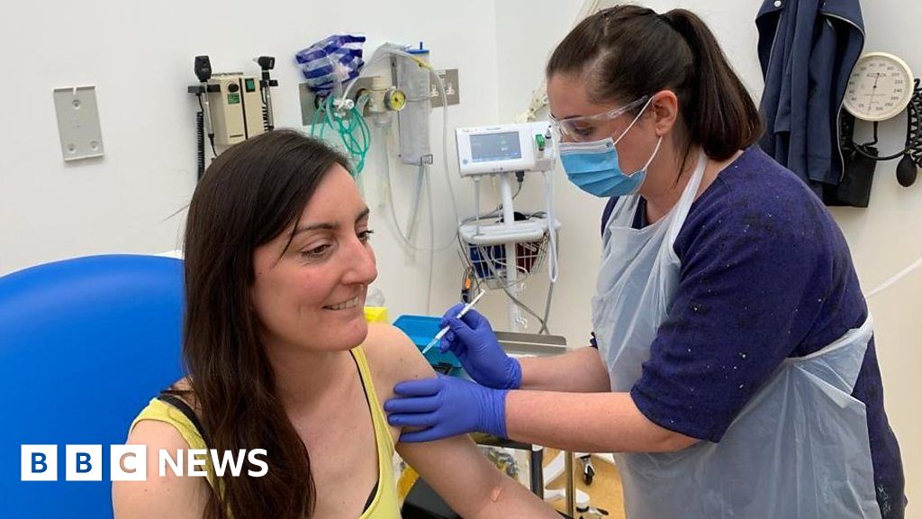 Coronavirus: First patient injected in vaccine trial