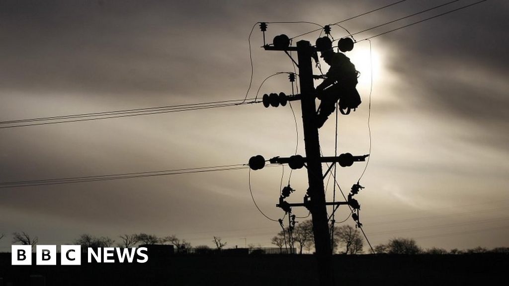 Thousands to receive Storm Arwen power cut compensation - BBC News
