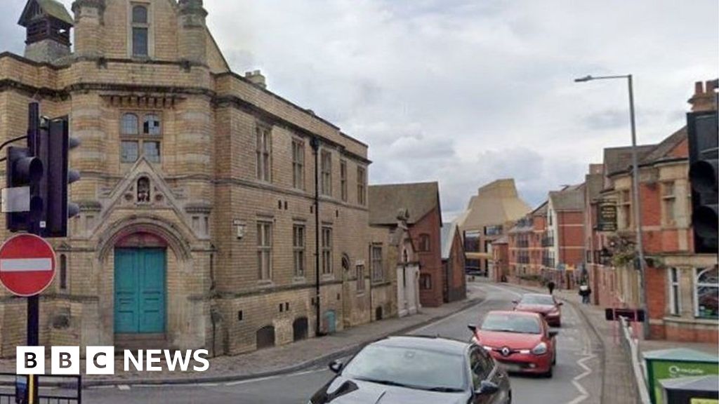 Worcester air quality plan hit by further delays - BBC News