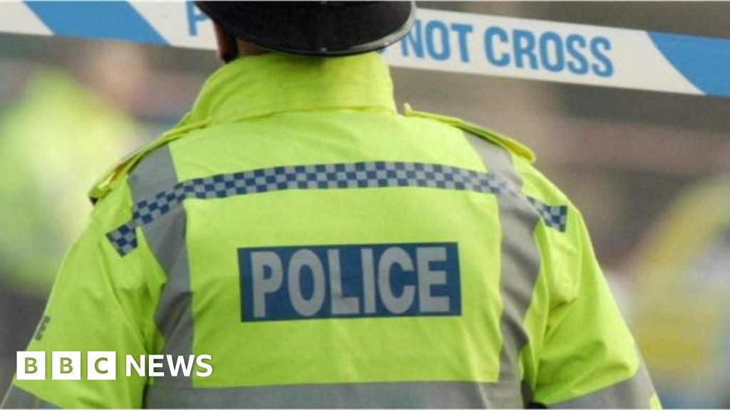 Drugs worth over £23,000 recovered in Alloa police raid - BBC News