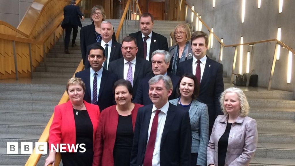 Leonard unveils new Scottish Labour front bench team - BBC News