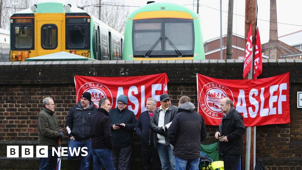 Aslef train drivers accept Southern rail deal