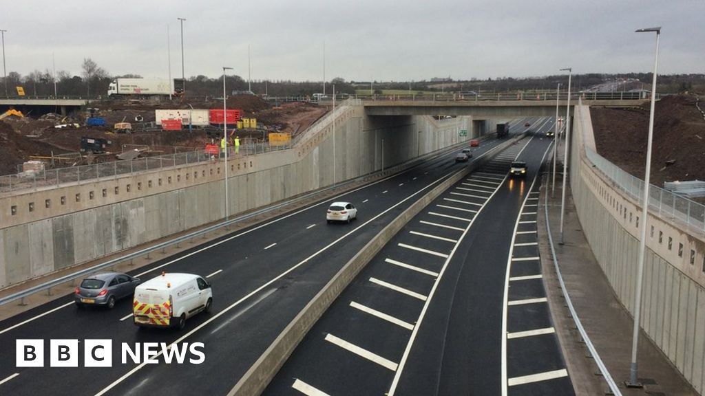 Drivers warned of weekend delays on M74 at Raith Interchange - BBC News