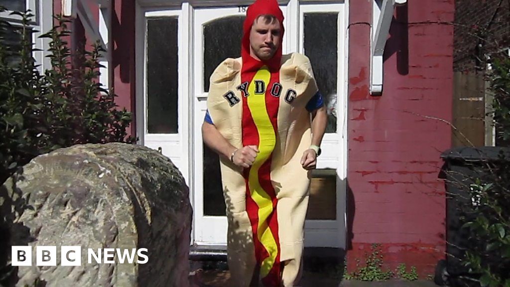 London Marathon: Records and the #oneinamillion runner - BBC News