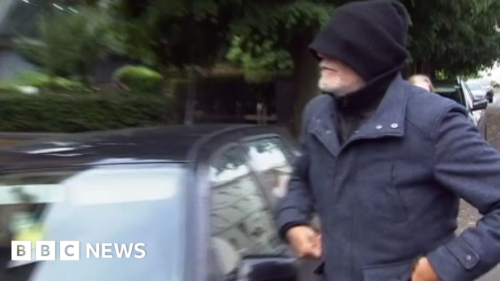 Bob Higgins: Ex-Saints coach faces child abuse charges - BBC News