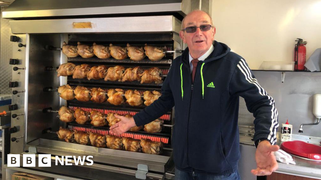 Stoke-on-Trent's chicken man retires after 40 years - BBC News