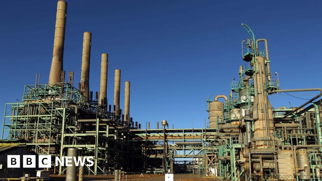 Rival east Libya factions battle for crucial oil ports - BBC News