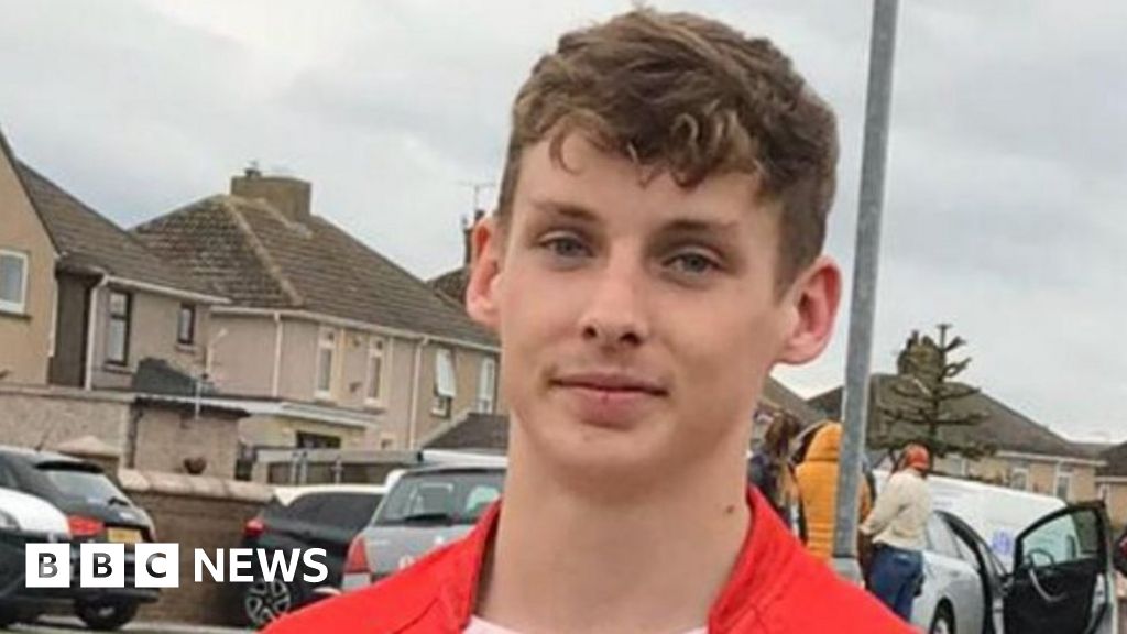 Cameron Taylor death: Screws could have contributed to collapse - BBC News