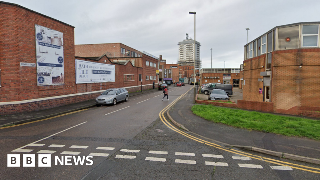 Murder arrest after man dies following attack in Leicester - BBC News
