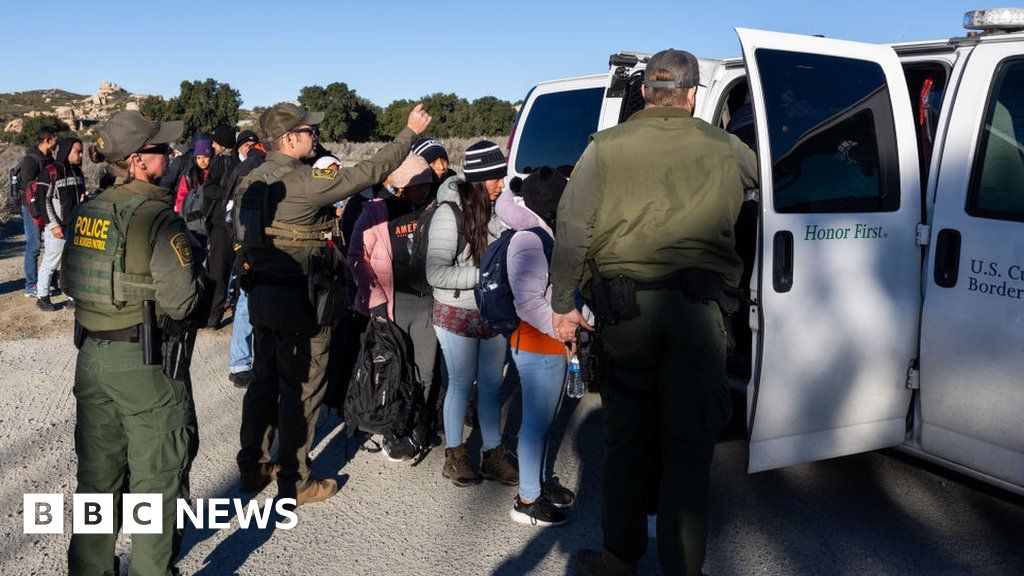 US to consider mass release of detained migrants over budget woes - BBC ...