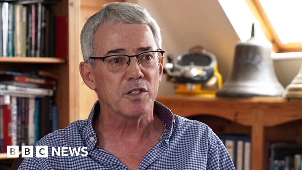 Titan sub: David Mearns speaks of missing friends on board - BBC News