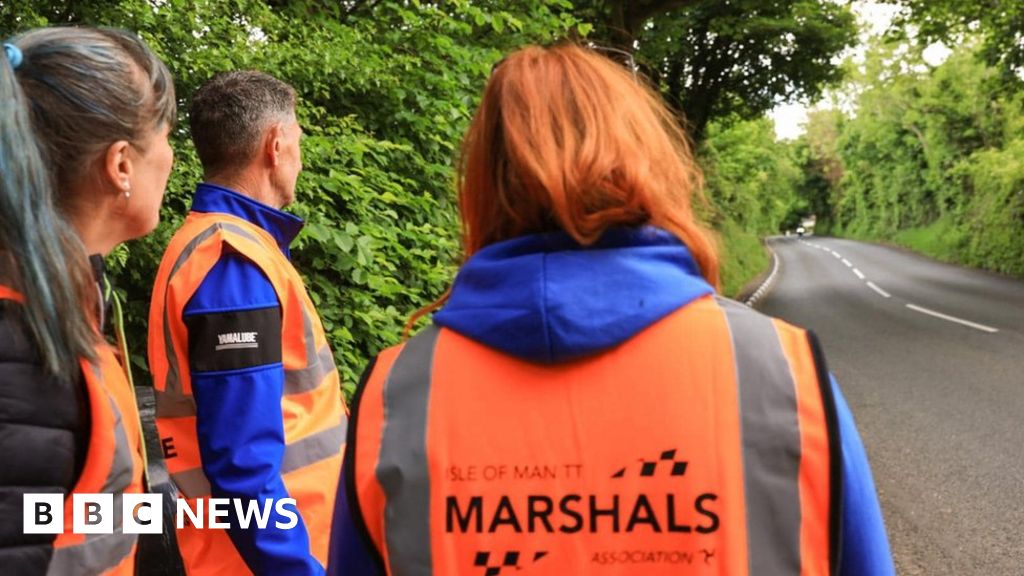 Manx Grand Prix: Call for volunteers to sign up to marshal event - BBC News
