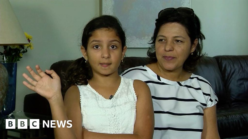 Girl describes fighting off Florida alligator - BBC News