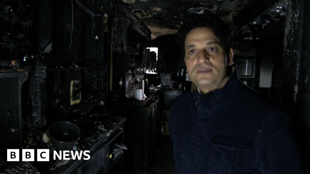 Cookham fire: Reward offered over restaurant arson - BBC News