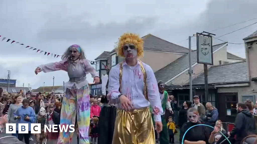 Newquay: Zombie Crawl takes over seaside town