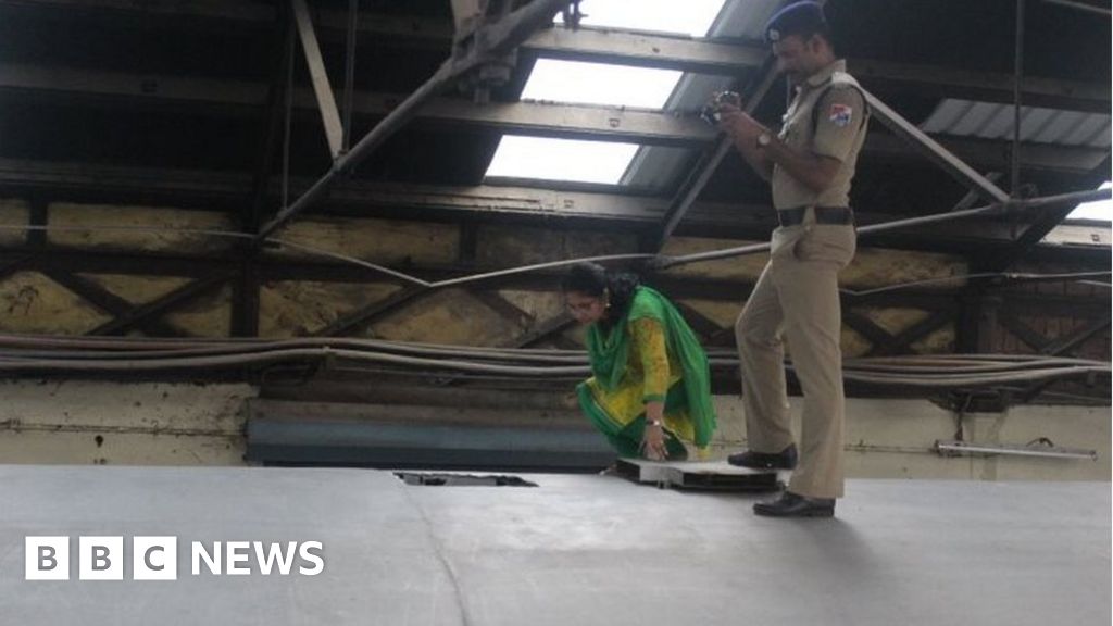 India police investigate 'great train robbery' - BBC News