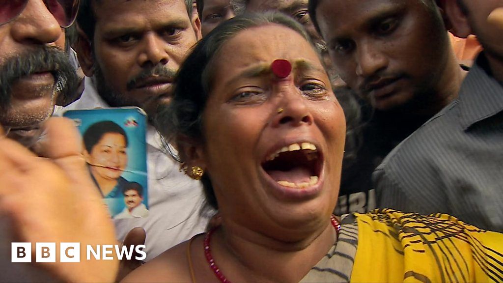 Thousands of Tamils mourn dead leader Jayalalitha - BBC News