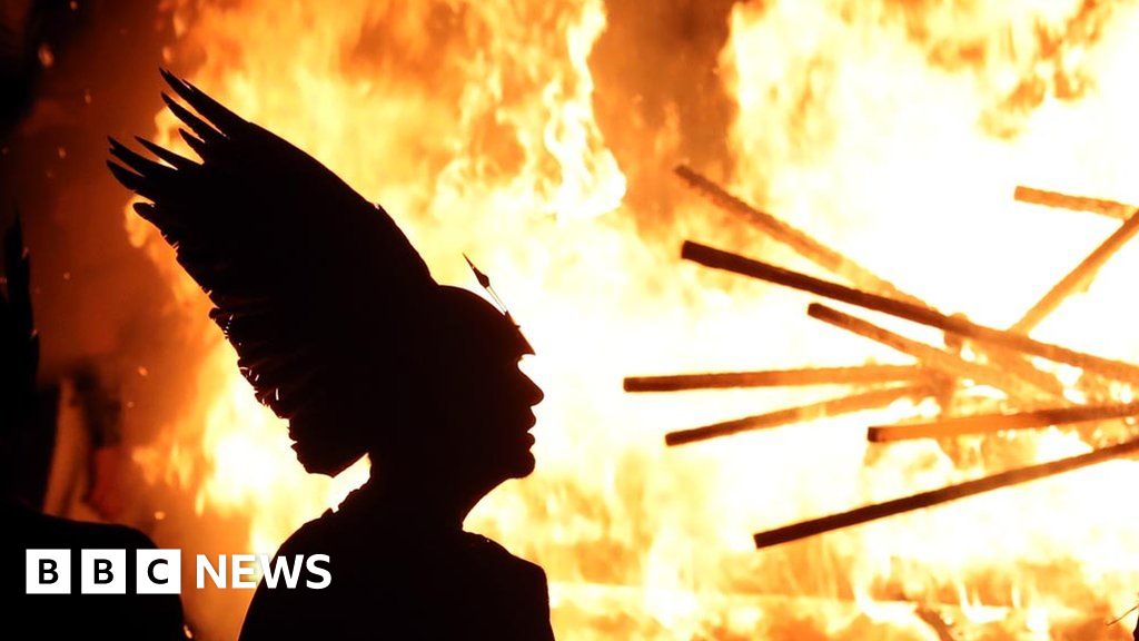 In pictures: Up Helly Aa Viking fire festival lights up Shetland - BBC News