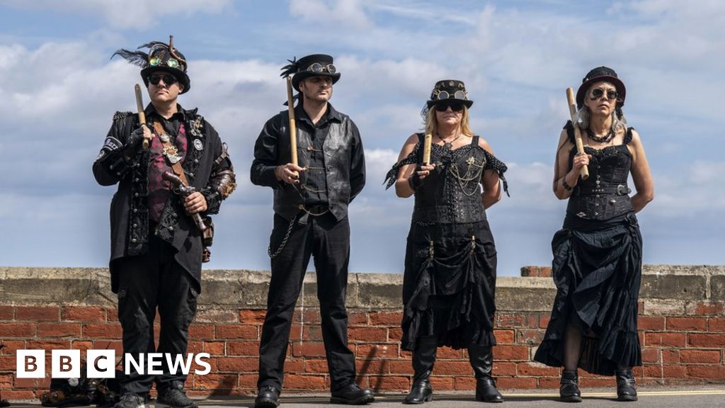 Whitby Steampunk Weekend: Amazing outfits caught on camera - BBC News