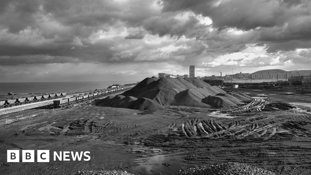 The changing industrial landscape of Britain - BBC News