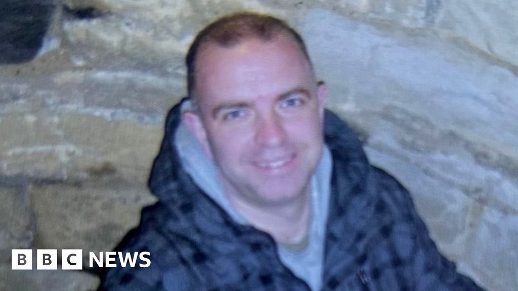 Covid: Tributes paid to City of Norwich School teacher Nick Stone - BBC ...