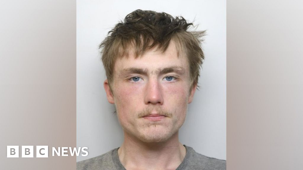 Knife-wielding robber jailed over string of Leeds raids - BBC News