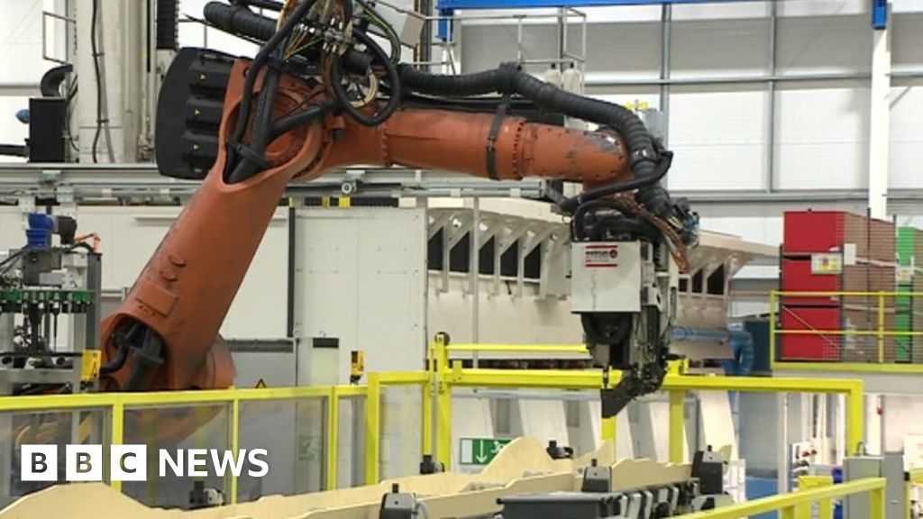 Bristol aerospace research centre to create 300 jobs - BBC News