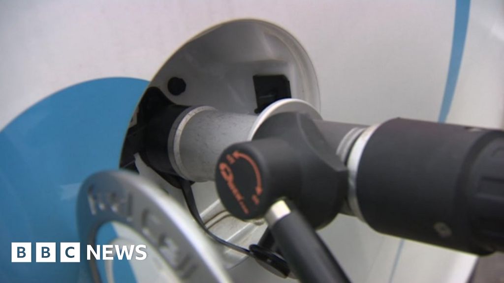 First 'zero-emissions' hydrogen filling station opens - BBC News