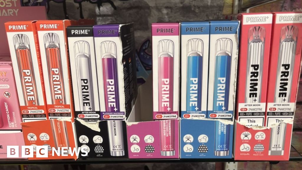 Illegal vape warning after thousands seized in Wolverhampton - BBC News
