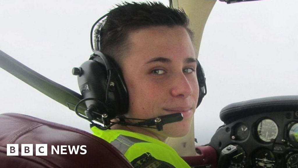 Covid: Apprentices miss out as pandemic cuts work