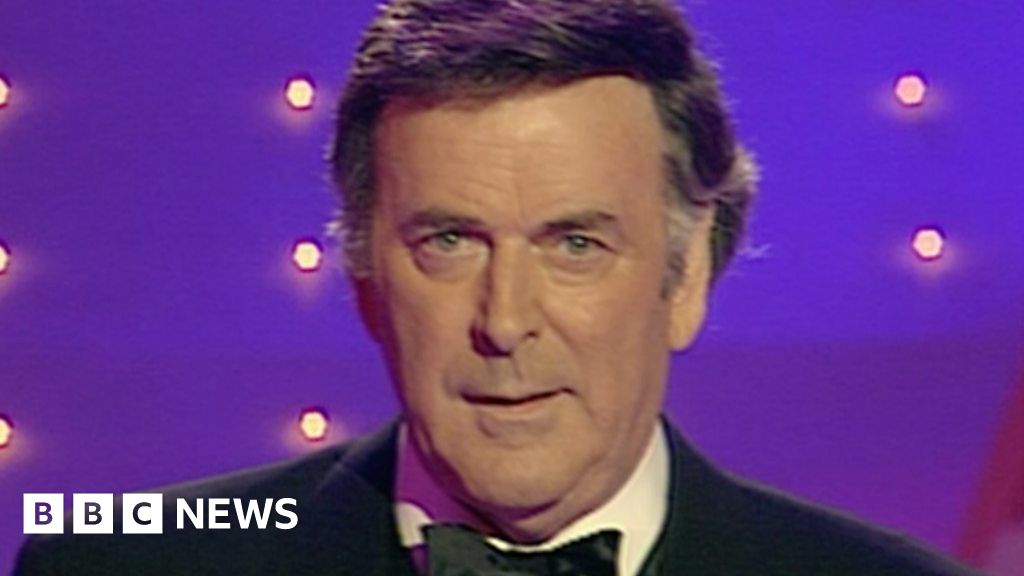 Sir Terry Wogan's best Eurovision moments - BBC News