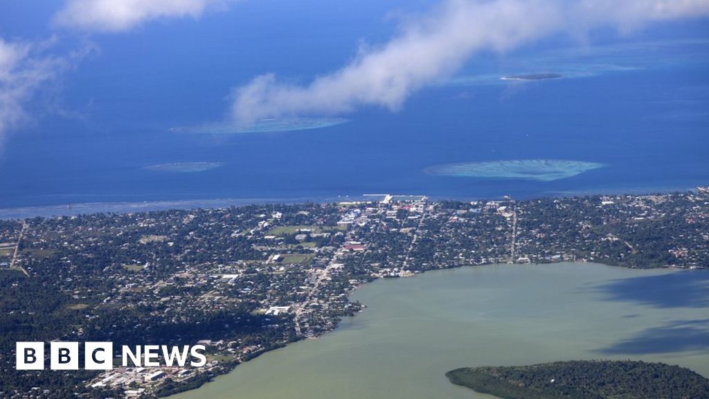 Tonga bakers protest against Sunday sales ban - BBC News