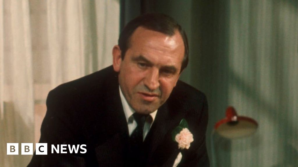 How to stop your career stagnating like Reggie Perrin's - BBC News