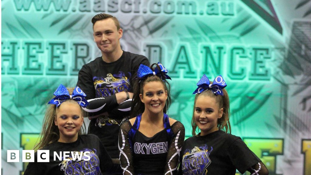 Australian cheerleading with cerebral palsy - BBC News