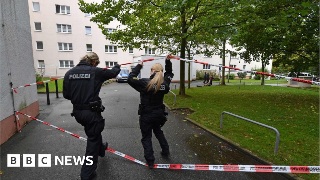 New raid in Germany bomb suspect hunt in Chemnitz - BBC News