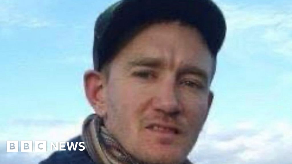 Gainsborough dispersal order imposed over crash tribute event - BBC News