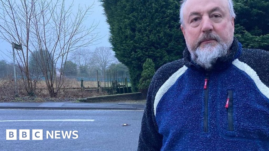 Road crossing safety fears on A449 from new housing in Cookley - BBC News
