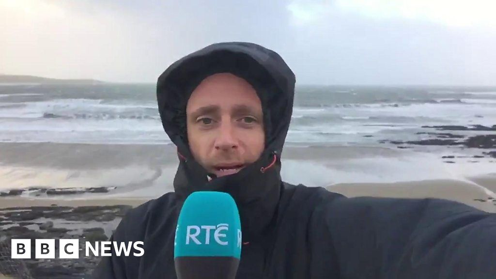 Hurricane Ophelia: Reporter caught in gusts in Ireland - BBC News