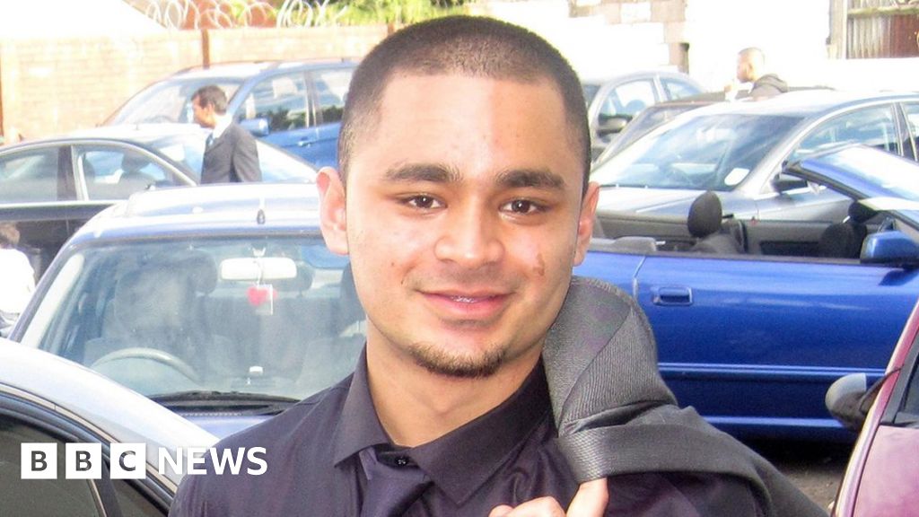 Metropolitan Police criticised over cemetery killing - BBC News