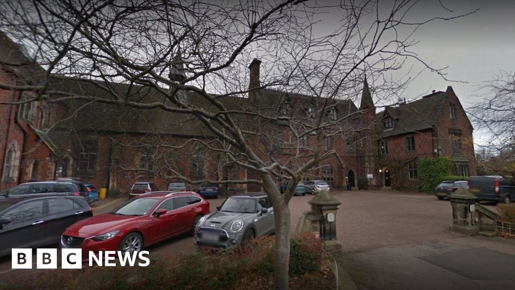 Sandbach School building with RAAC set to open by term's end - BBC News