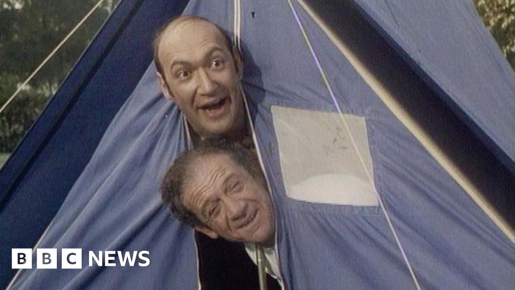 Carry On films set for big screen return - BBC News