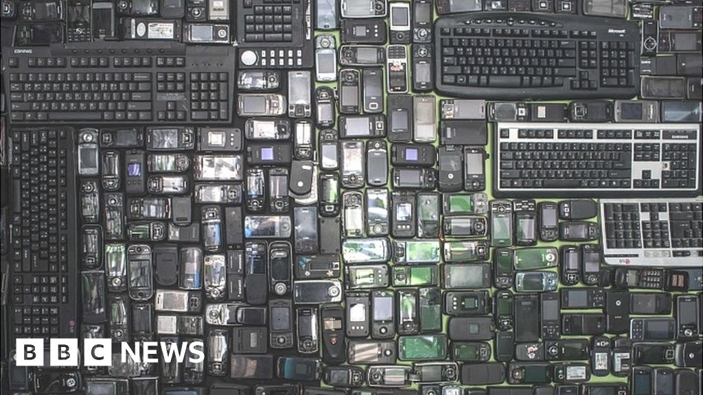 The groups giving old tech a new life - BBC News