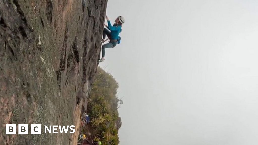 Mount Roraima climbing challenge completed by Windermere woman - BBC News