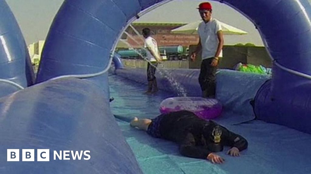 Dubai water 'slide' fails to deliver thrills in soaring heat - BBC News